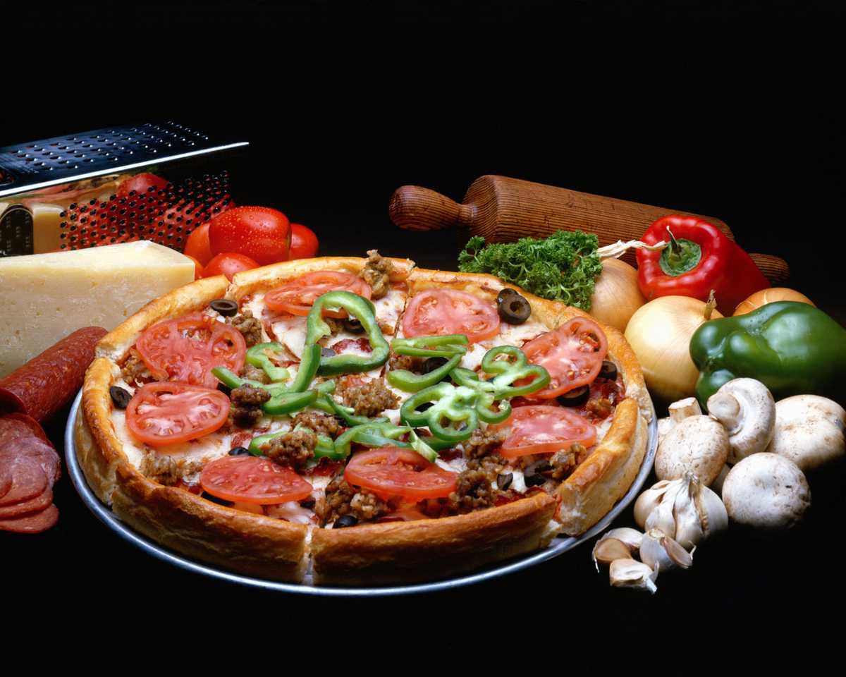 Nahrung/Gerichte/Pizzagericht